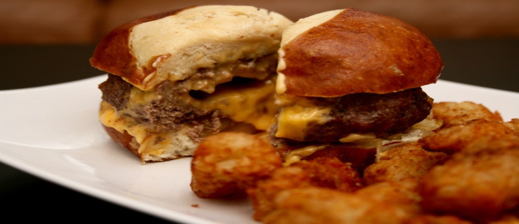 Homemade Juicy Lucy Burgers | Tajinny.com